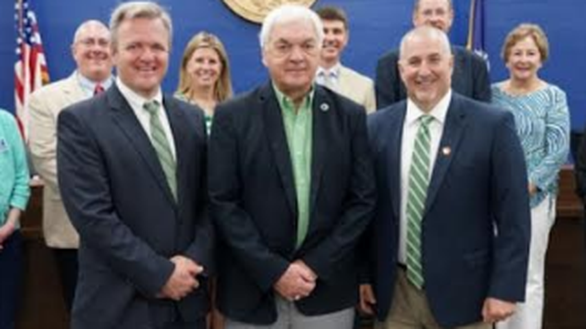 Longtime Easley SC mayor, coach Larry Bagwell dies in Upstate | The State