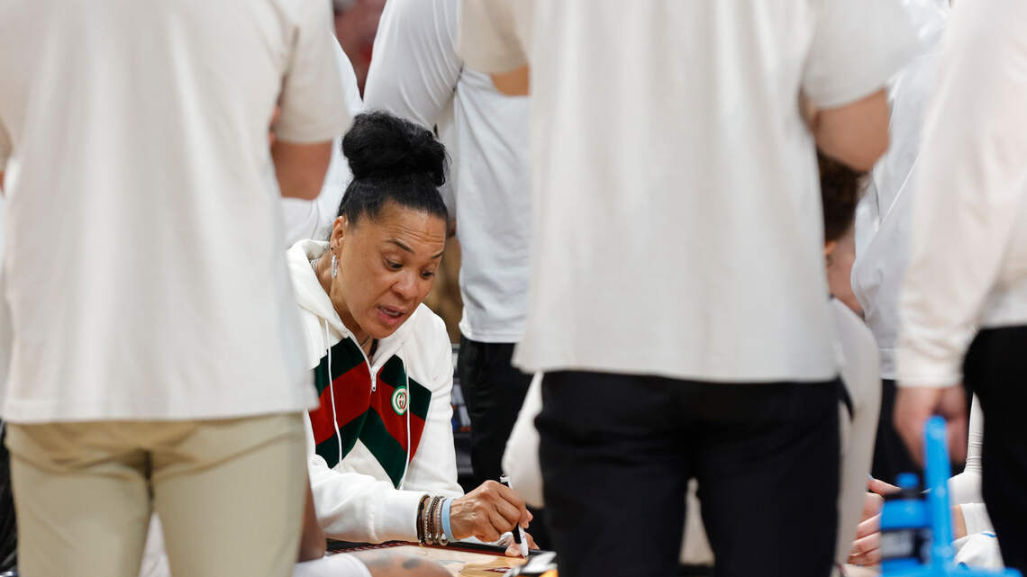 USC WBB: Dawn Staley praised for classy NCAA gesture | The State