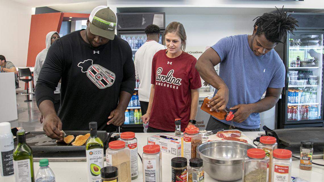 Why South Carolina football players take special cooking class | The State