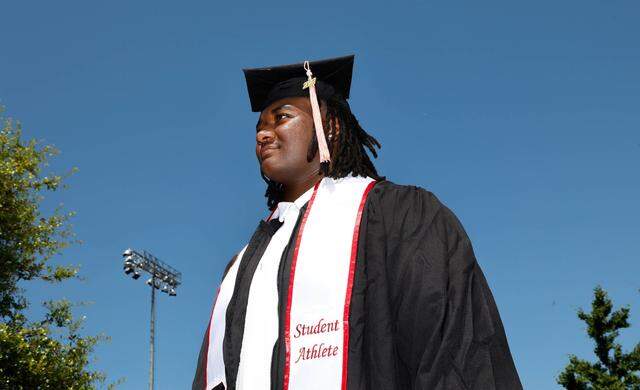 South Carolina football OL looking to improve in 2022 season | The State