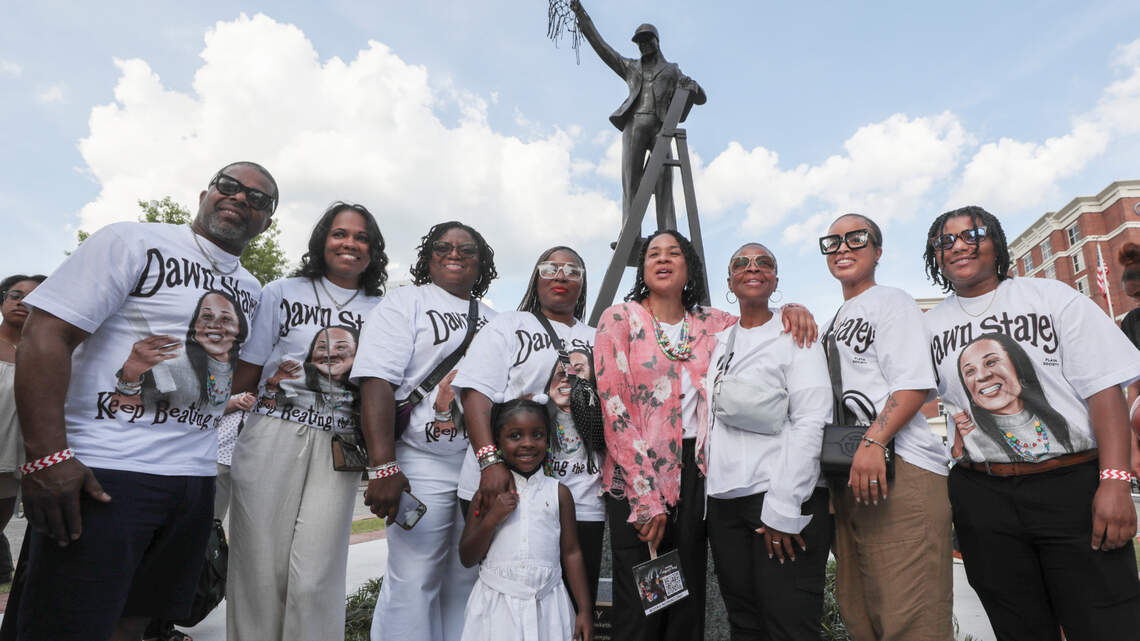 Gamecocks’ Dawn Staley statue unveiled in downtown Columbia | Charlotte ...