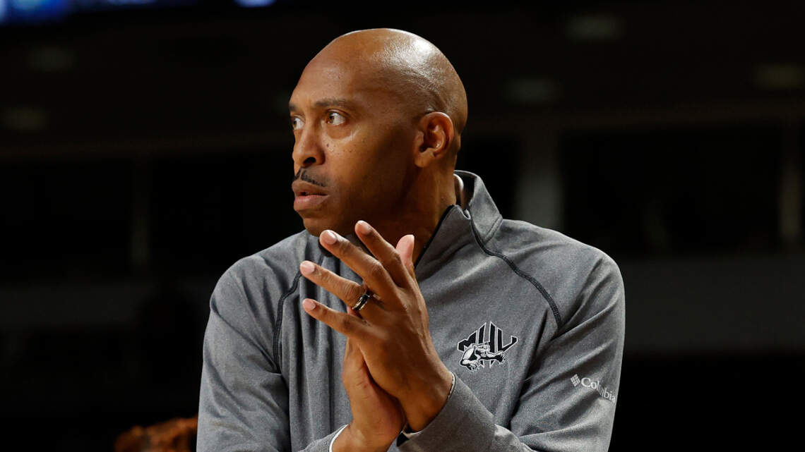 Former Gamecock Larry Davis hired has B-C boys basketball coach | The State