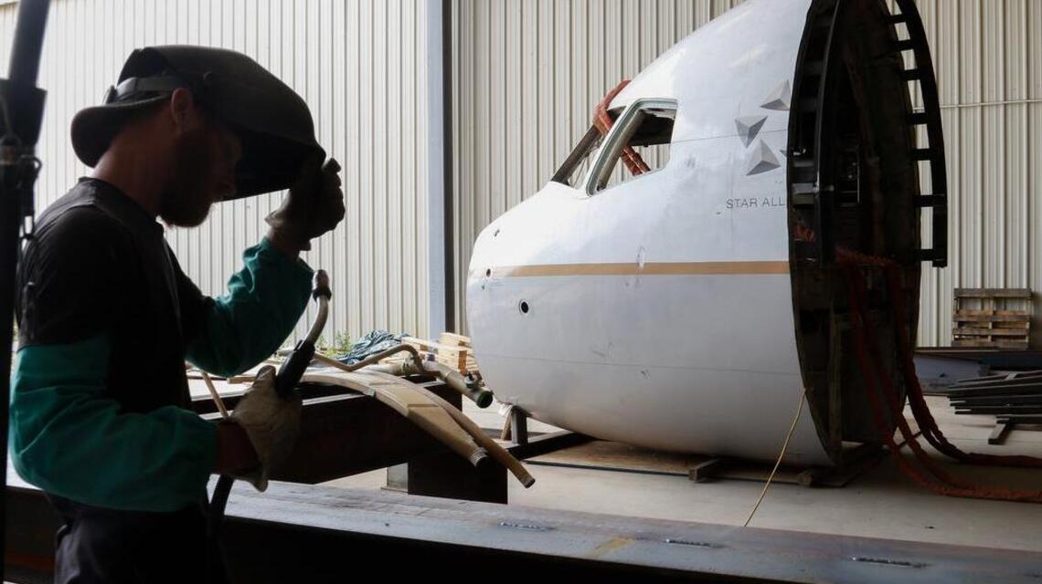 Boeing 757 cockpit lands at EdVenture in Columbia | The State